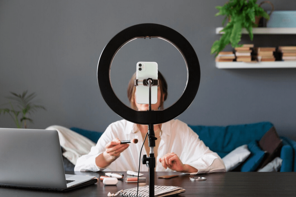 Apa Itu Marketing TikTok? Cara Menggunakan - ToffeeDev