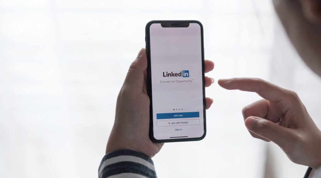 Optimasi LinkedIn: Panduan Menarik Calon Klien - Toffeedev